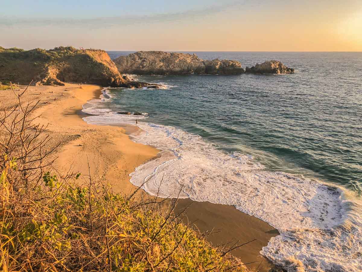 punta cometa beach mazunte oaxaca hike - Brooklyn Tropicali